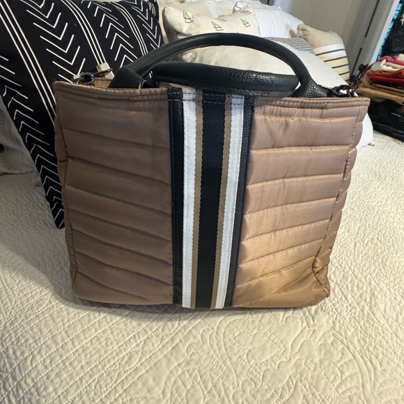 THINK ROYLN | Accessories | Think Rolyn Tan And Black Quilted Laptop ...